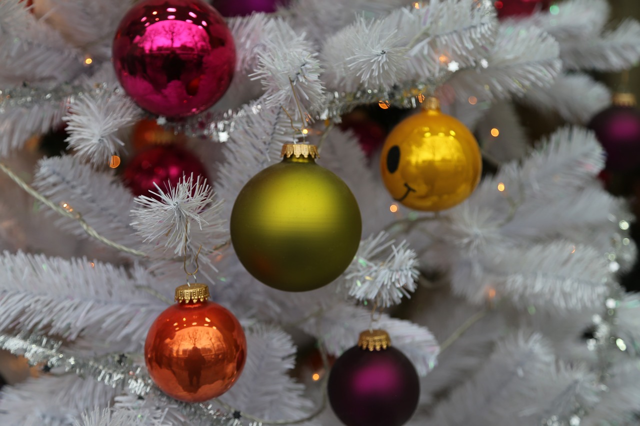It's Beginning to Look a Lot like Christmas: 7 Christmas Decor Ideas ...
